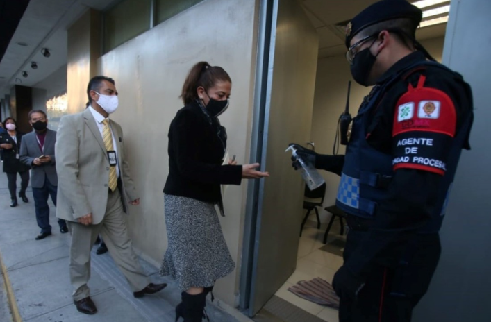 Ex directora del colegio Rébsamen comparece por víctimas del 19-S ... Ex directora del colegio Rébsamen comparece por víctimas del 19-S ...